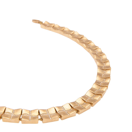 Rebellious and Graceful Choice of Jewelry
